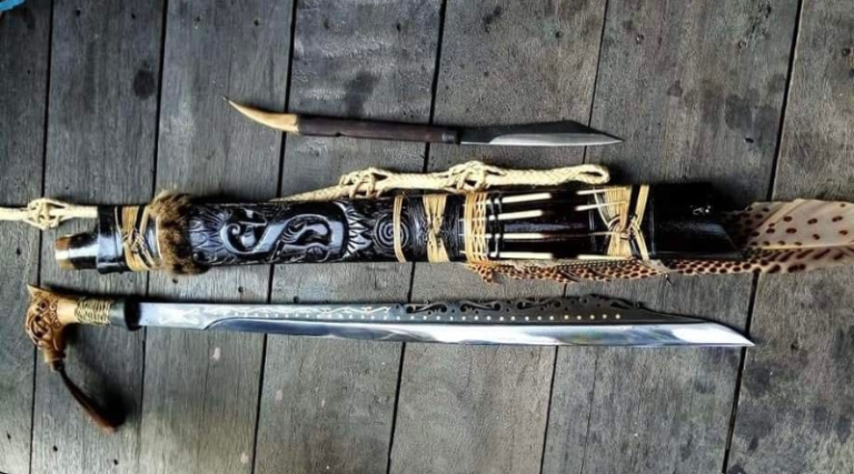Mandau: Simbol Identitas dan Kebudayaan Suku Dayak - Borneo Baru